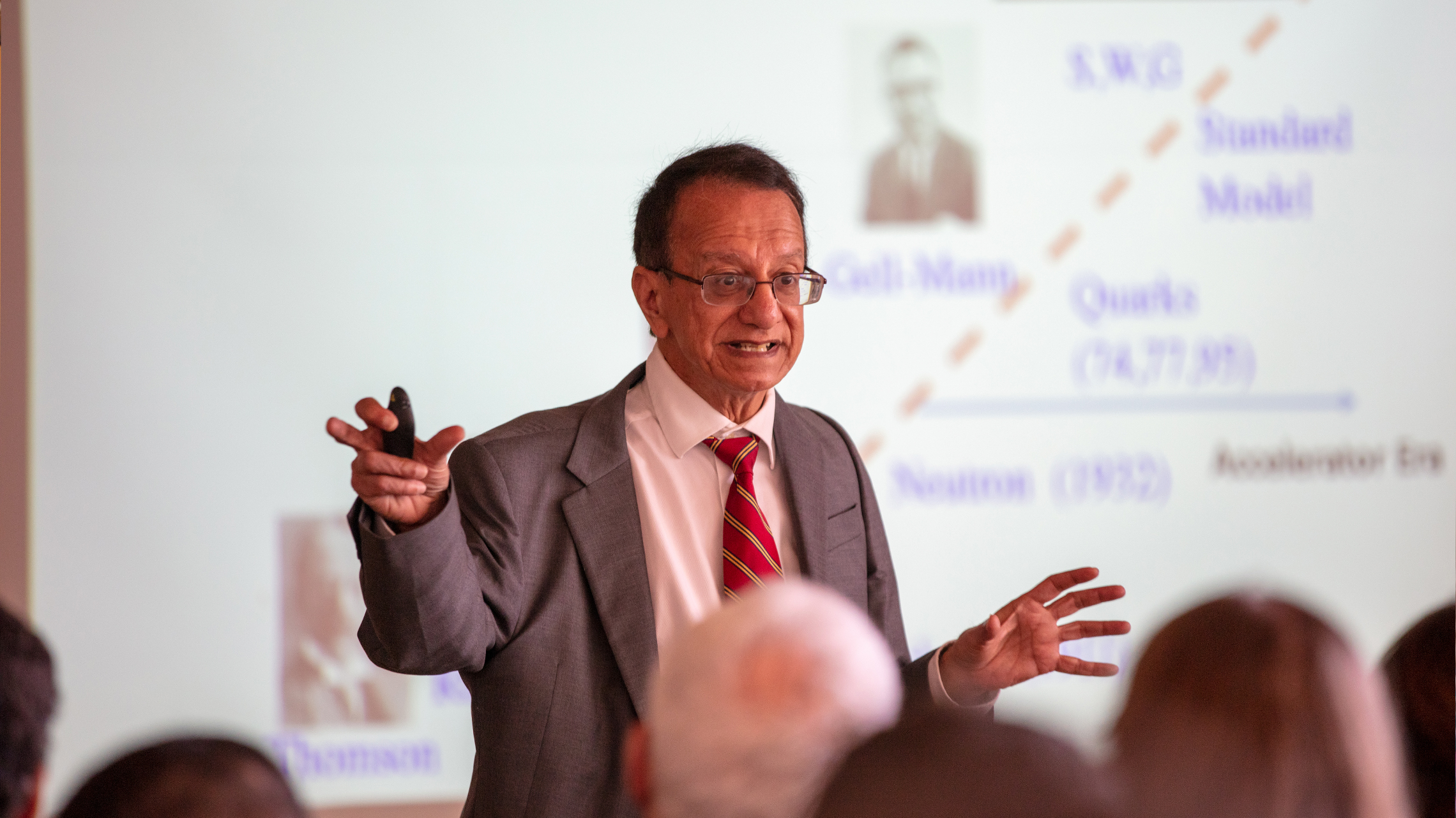 IST Distinguished Lecture: Chan Joshi e o futuro dos aceleradores de ...